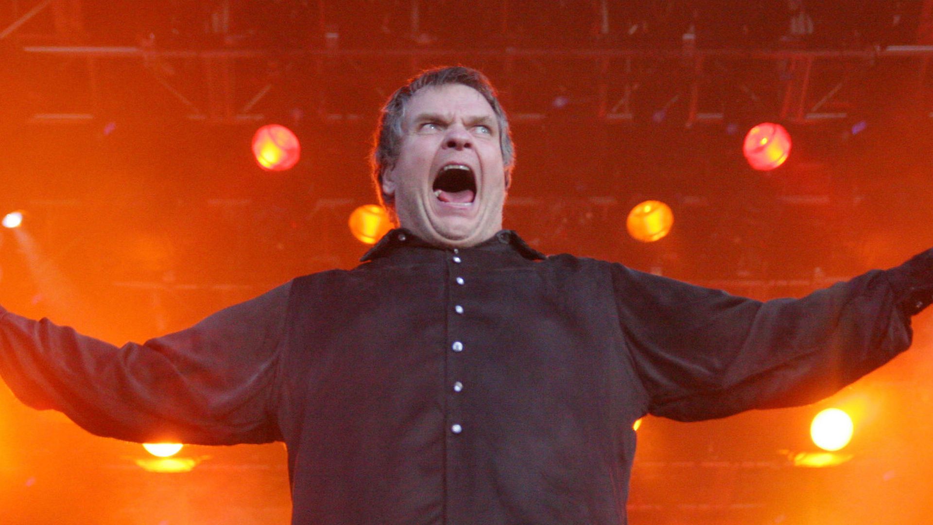 Bewusstlos! Rocker Meat Loaf bricht auf der Bühne zusammen | Promiflash.de