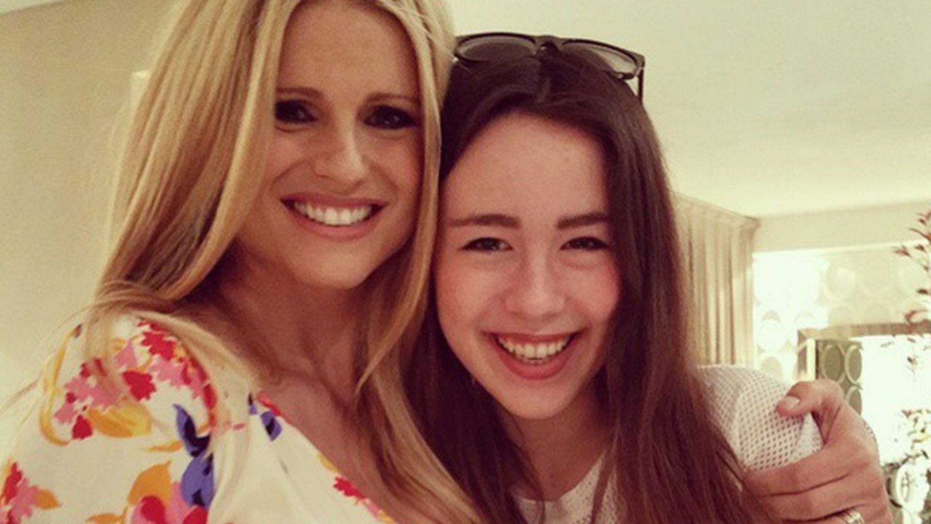 Mini-Aurora-Throwback! Ist Michelle Hunziker im Babyfieber? | Promiflash.de