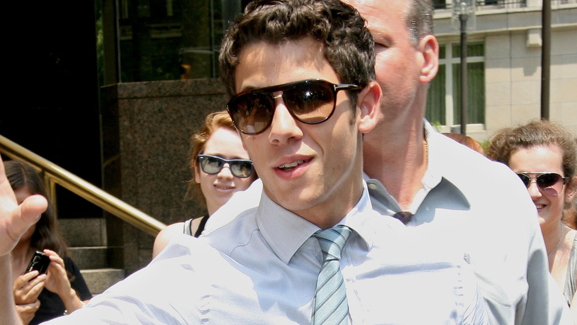 Häh? Nick Jonas macht mit einer 38-Jährigen rum? | Promiflash.de