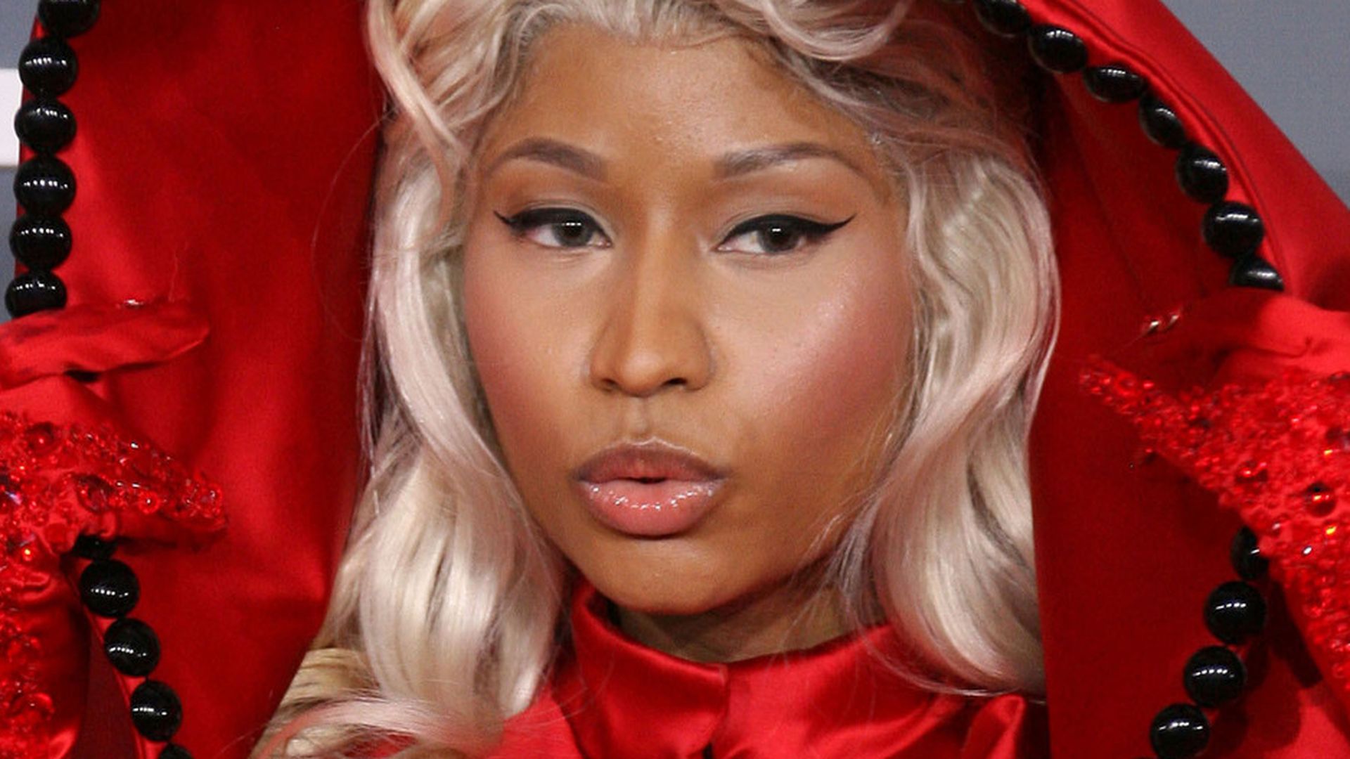 Nicki Minaj: Bald können wir so riechen wie sie! | Promiflash.de