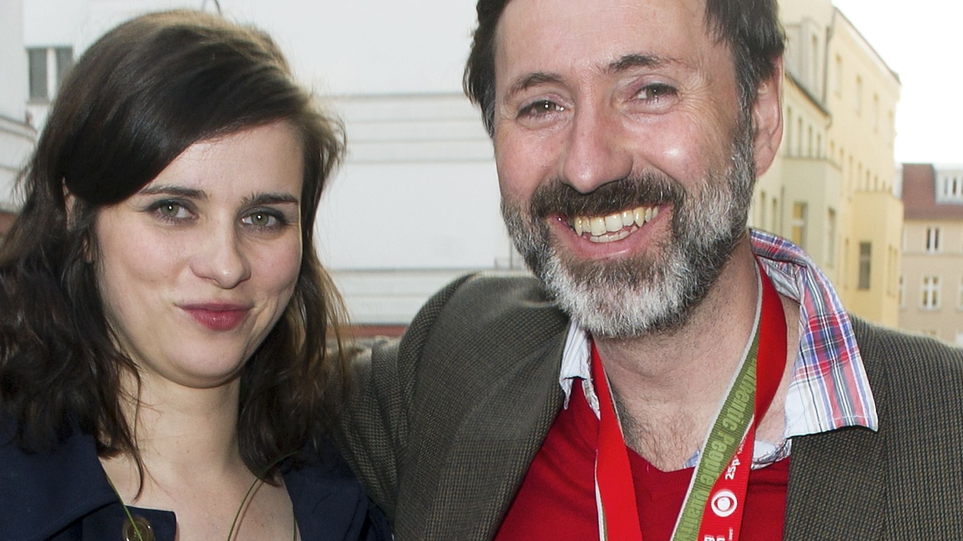 Nora Tschirner: Endlich zeigt sie ihren Babybauch! | Promiflash.de