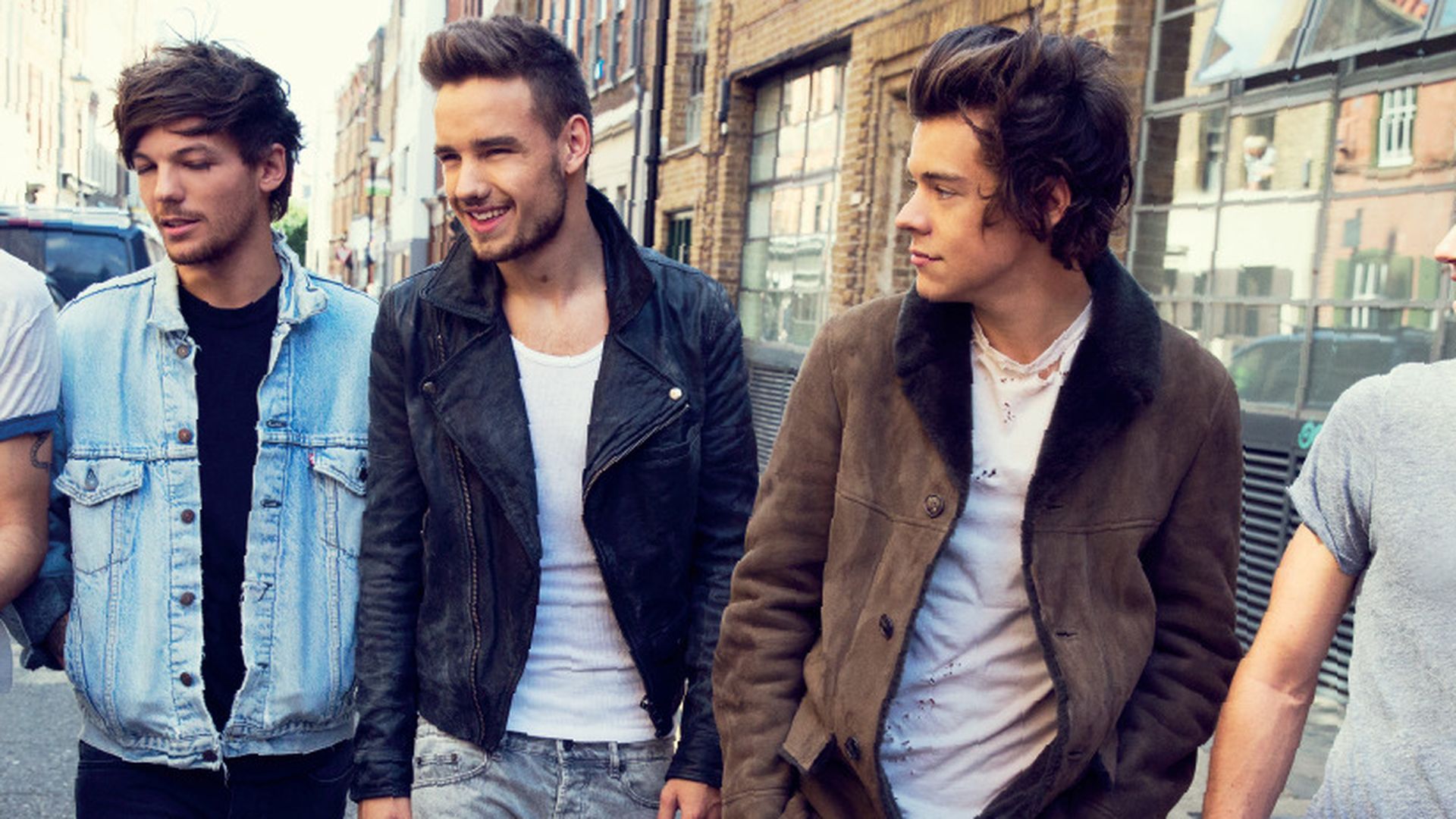 One Direction: 100 Bodyguards für 5 Jungs! | Promiflash.de