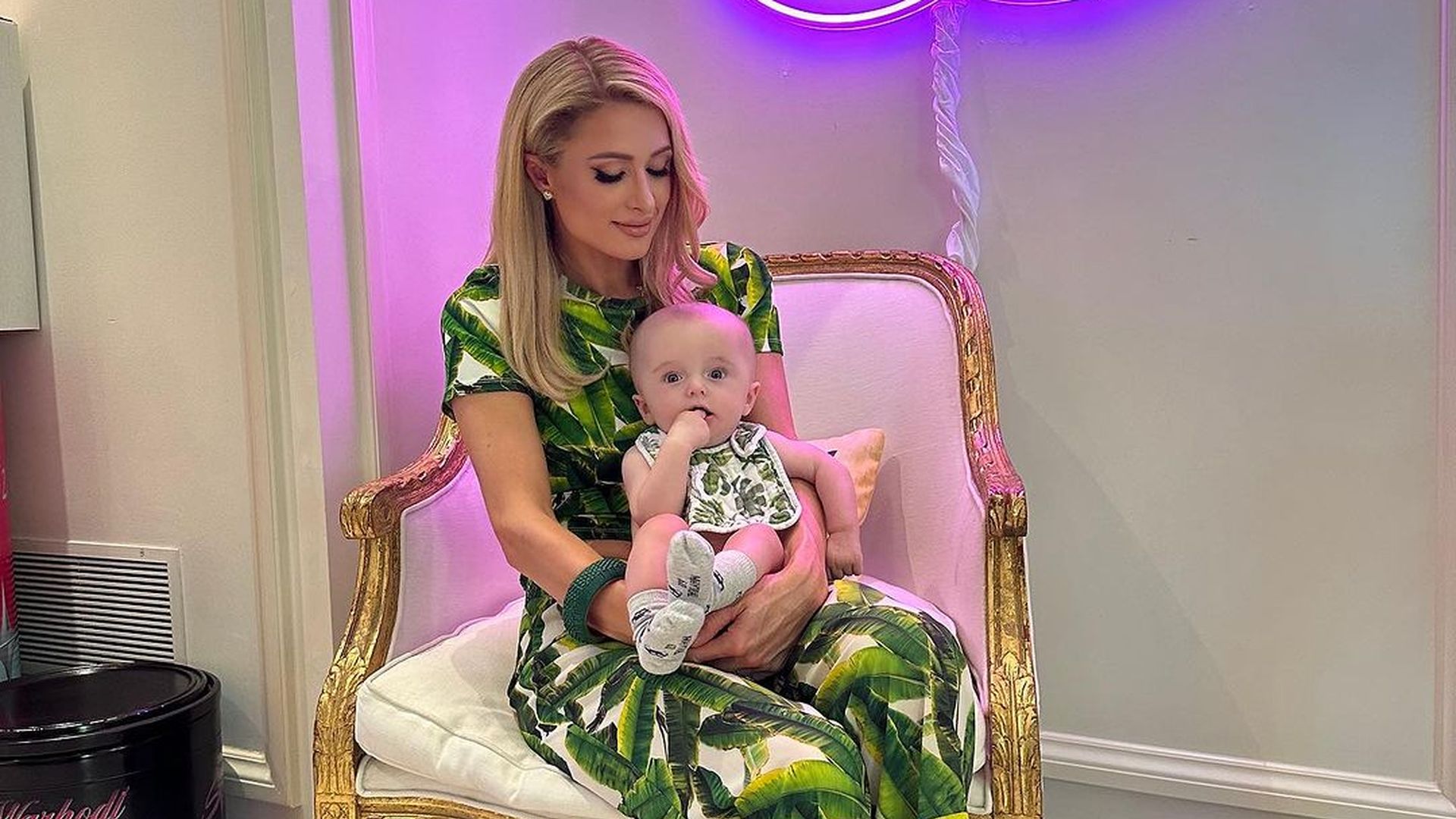 "Leben verändert": Paris Hilton schwärmt vom Mama-Dasein