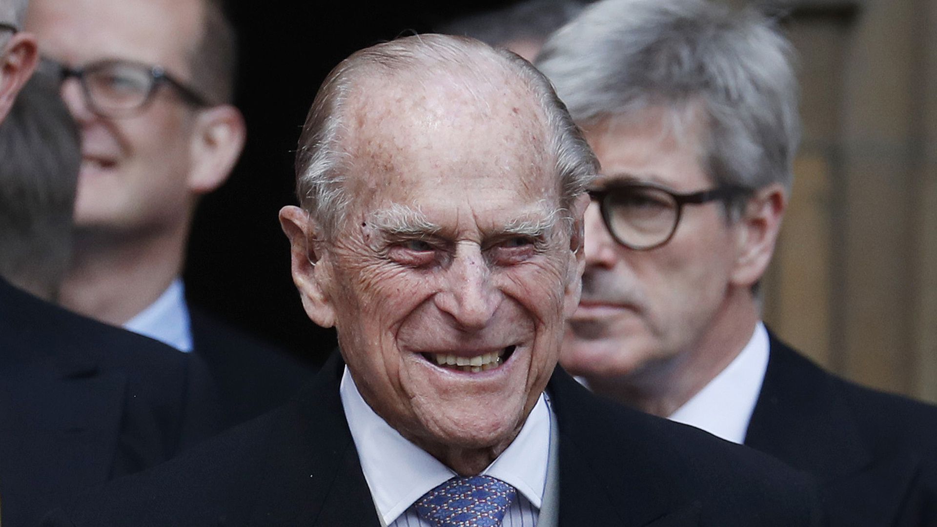 Aus Krankenhaus entlassen: Prinz Philip Weihnachten daheim! | Promiflash.de