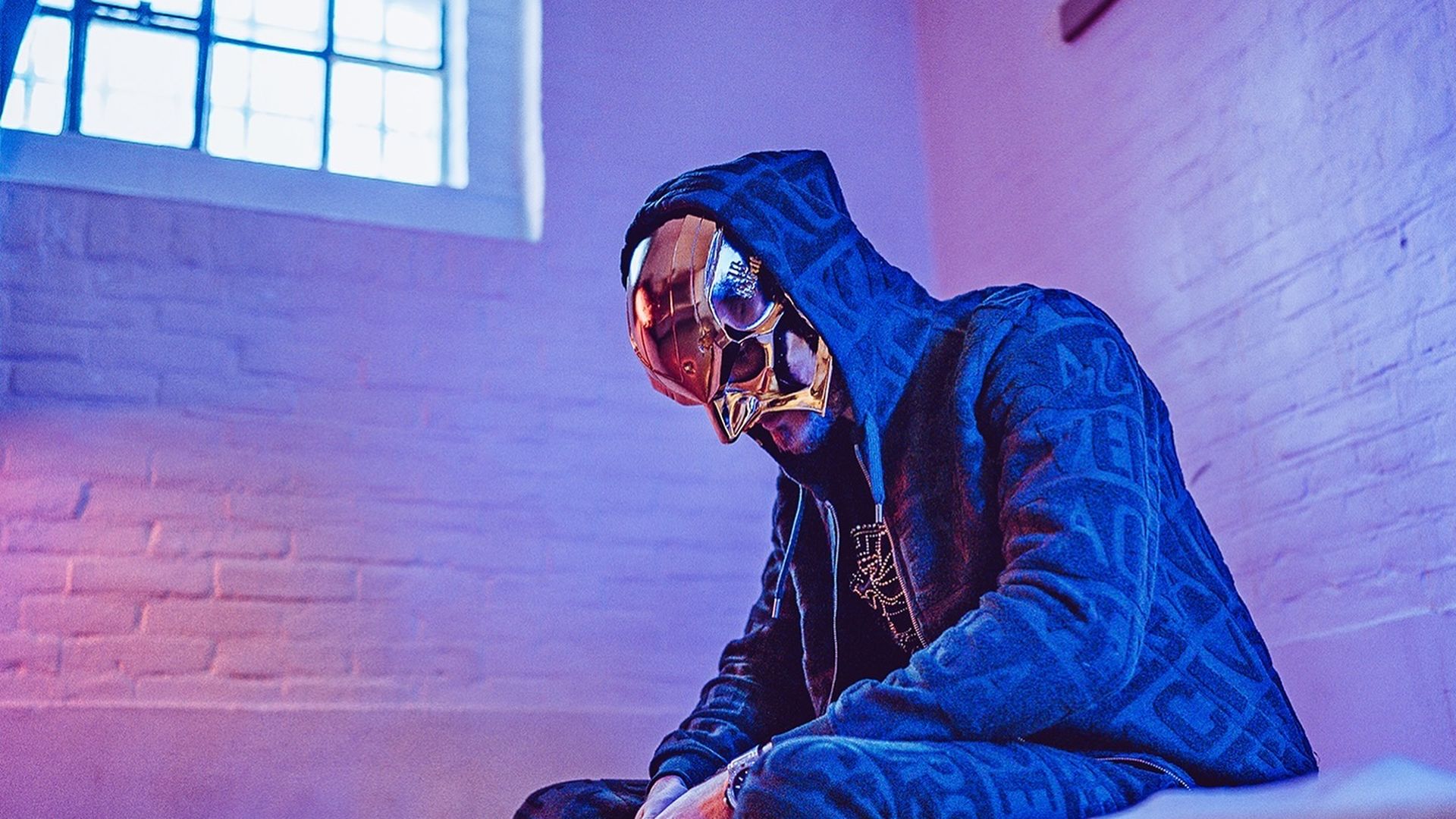 Im Knast: Rapper 18 Karat bringt neue Modekollektion raus