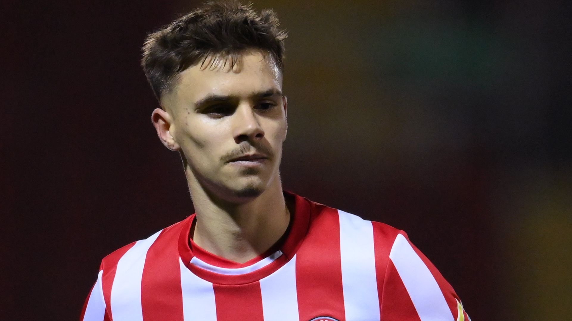 Romeo Beckham holt Pokal mit Brentford: Wo ist Papa David?