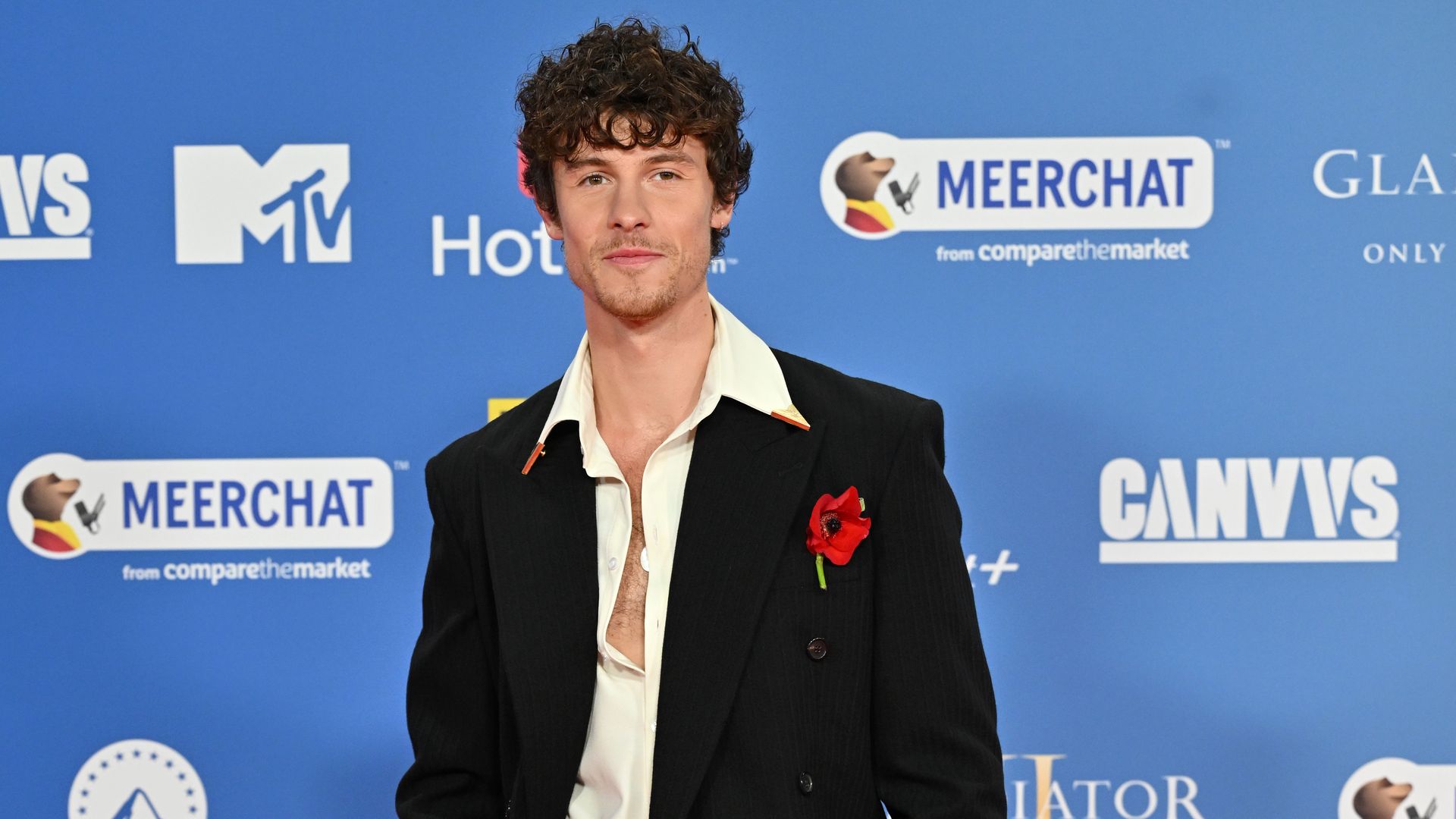 Shawn Mendes zeigt sich oberkörperfrei bei Wanderung in L.A.