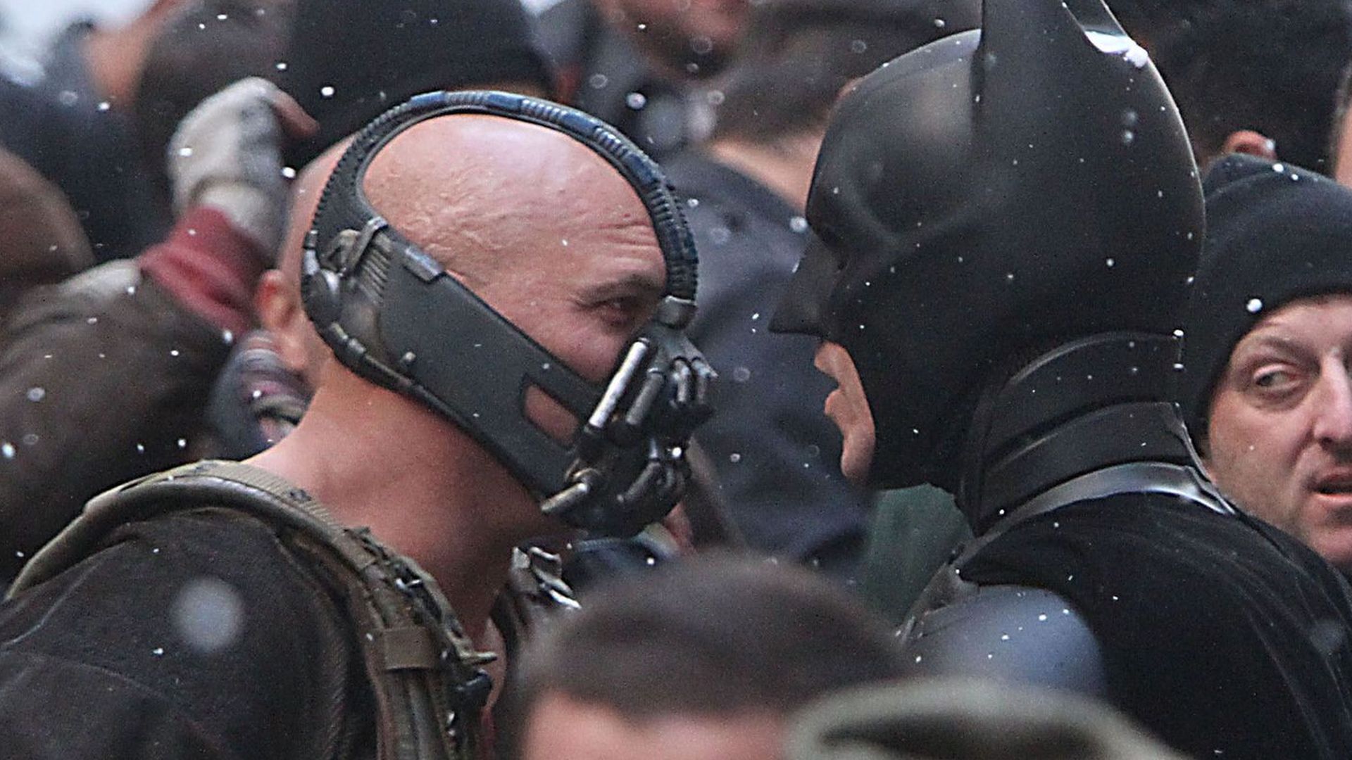 The Dark Knight Rises: Bald ist Bane gut zu hören | Promiflash.de