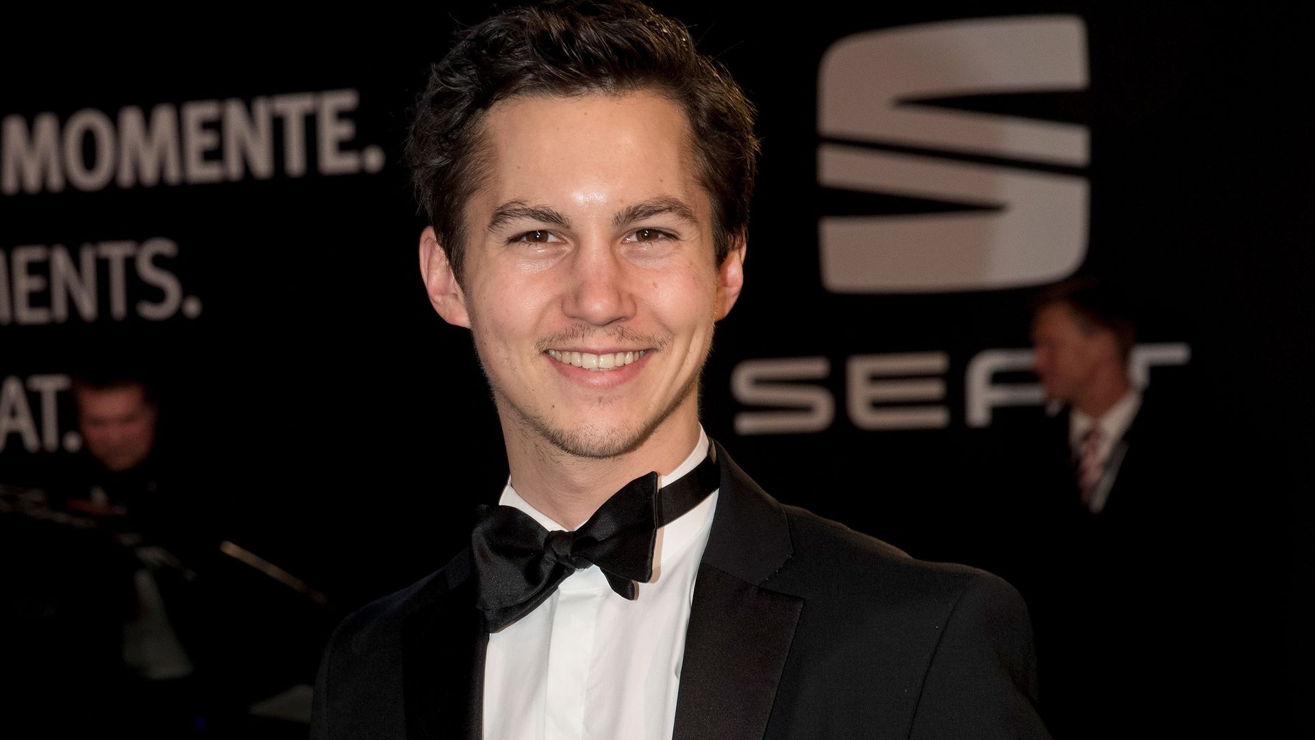 CdrB-Aus: Tim Oli Schultz verabschiedet sich mit Film-News! | Promiflash.de