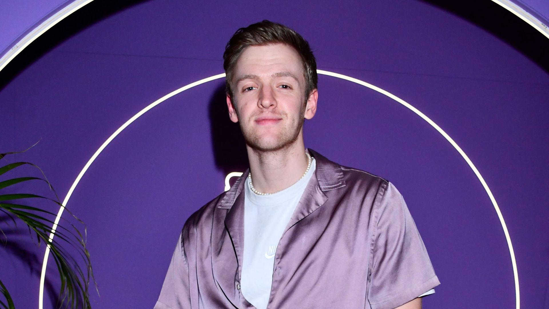 Trotz Freundin: Timur Bartels kriegt Nacktbilder von Männern