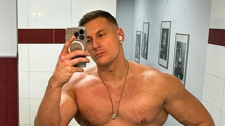 Keine Herzen mehr: Micaela Schäfer hat neue Nippel-Tattoos