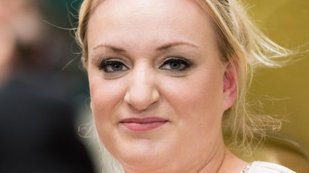 Daisy May Cooper und ihr Partner Anthony haben sich verlobt