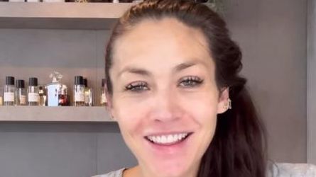 Beschäftigt: Fiona Erdmann ist täglich 18 Stunden am Handy