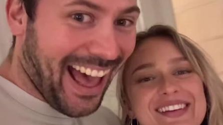 Sebastian Klaus und seine Jenny turteln verliebt im Netz