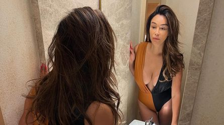Heiße Pose: Verona Pooth präsentiert ihre Figur im Bikini
