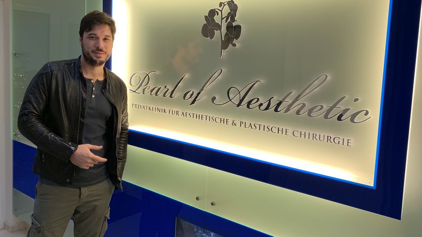 Trotz Wallemähne: "Unter uns"-Star mit Haartransplantation! | Promiflash.de