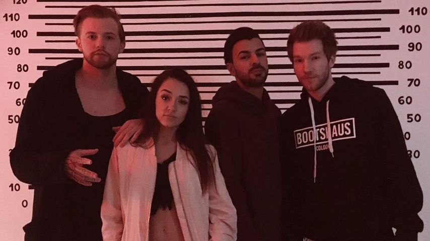 Von wegen kein Paar: ApeCrime-Andre kuschelt mit Regina! | Promiflash.de