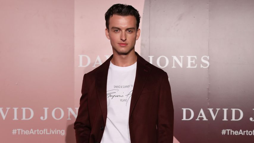 Margot Robbies Bruder Cameron gibt sein Debüt als Model! | Promiflash.de