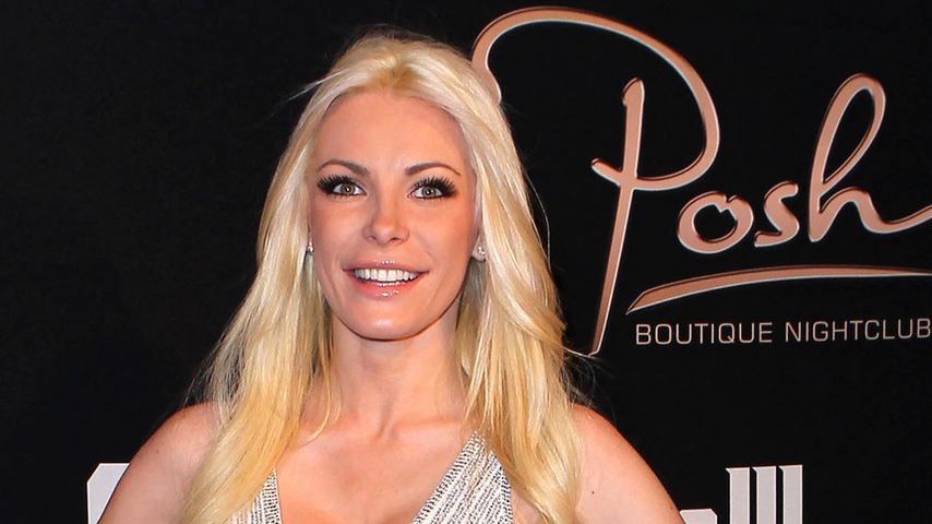 Seht hier Crystal Harris' raffiniertes Brautkleid! | Promiflash.de