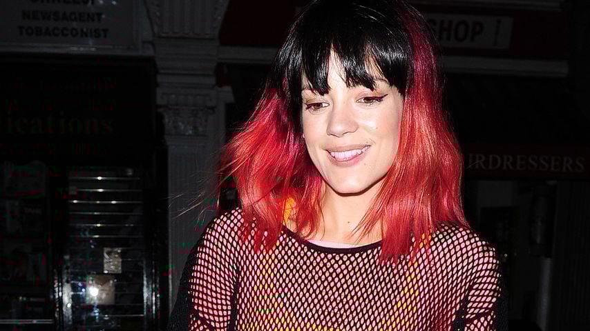 Ups! Lily Allen, was ist denn das für ein Look? | Promiflash.de