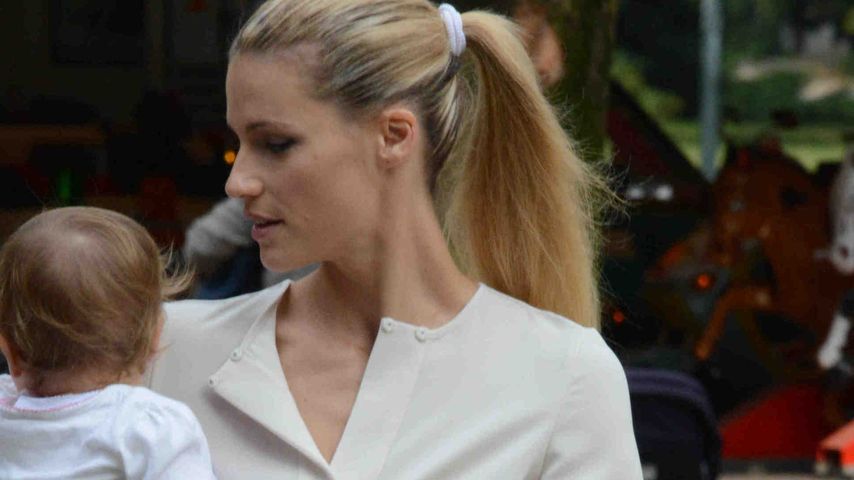 Endlich! Michelle Hunziker strahlt mit Mini-Kugel | Promiflash.de