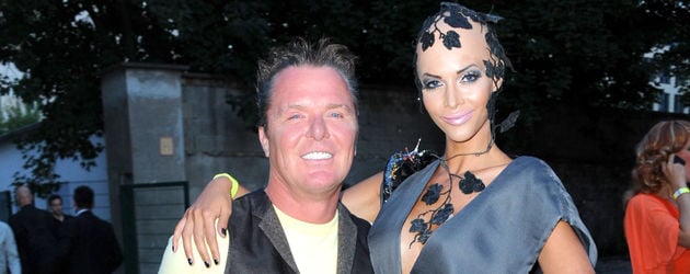 Blitz-Ehe? Prinz Marcus postet Hochzeitsfoto | Promiflash.de